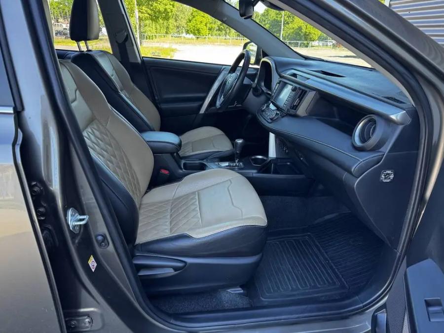 Brūns Toyota RAV4 2018 Rīga, ar dzinēja tilpumu 2.50 L un nobraukumu 69 tūkst. km par 20900 €, foto 13 vietnē AUTOMOTO.COM.LV