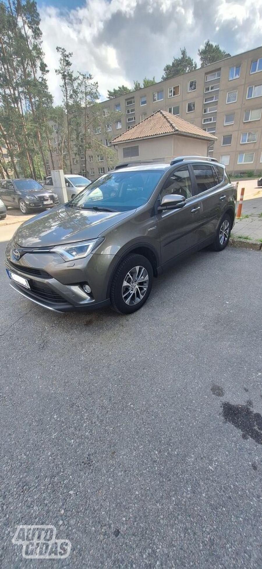 Brown Toyota RAV4 2018 in Vilnius, with an engine capacity of 2.50 L and mileage of 76 thousand km for 19999 €, photo 3 on AUTOMOTO.COM.LV