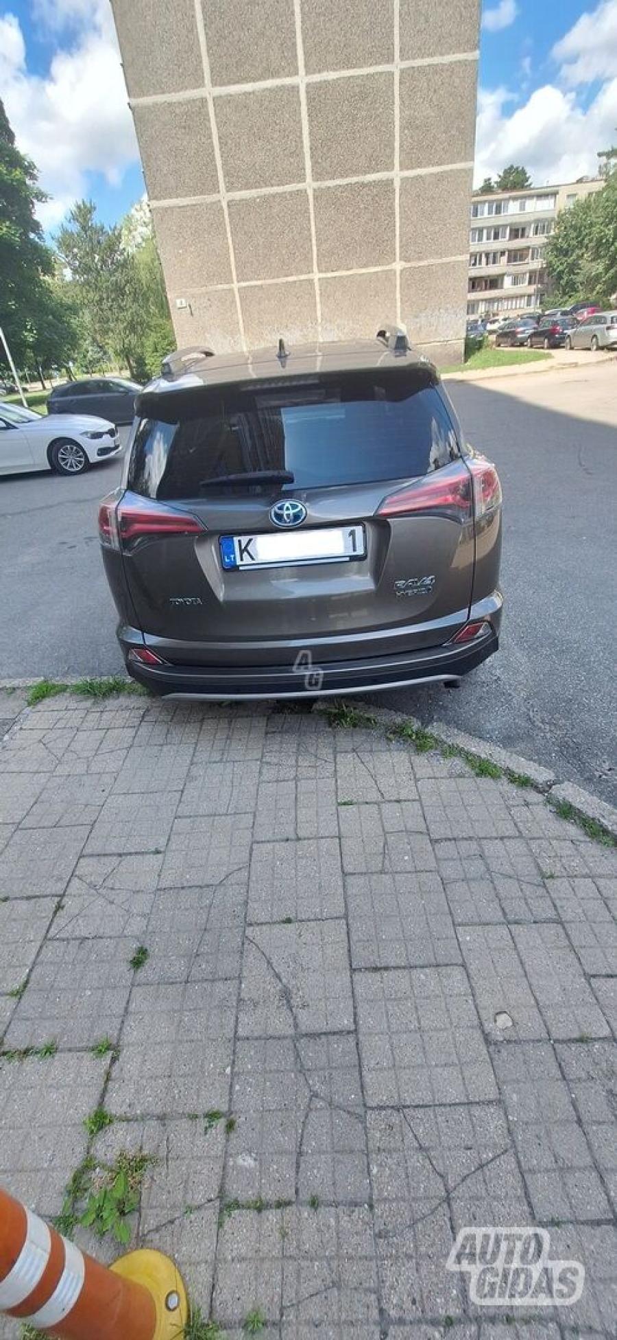 Brown Toyota RAV4 2018 in Vilnius, with an engine capacity of 2.50 L and mileage of 76 thousand km for 19999 €, photo 5 on AUTOMOTO.COM.LV