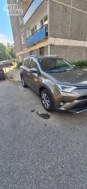 Brown Toyota RAV4 2018 in Vilnius, with an engine capacity of 2.50 L and mileage of 76 thousand km for 19999 €, photo 7 on AUTOMOTO.COM.LV