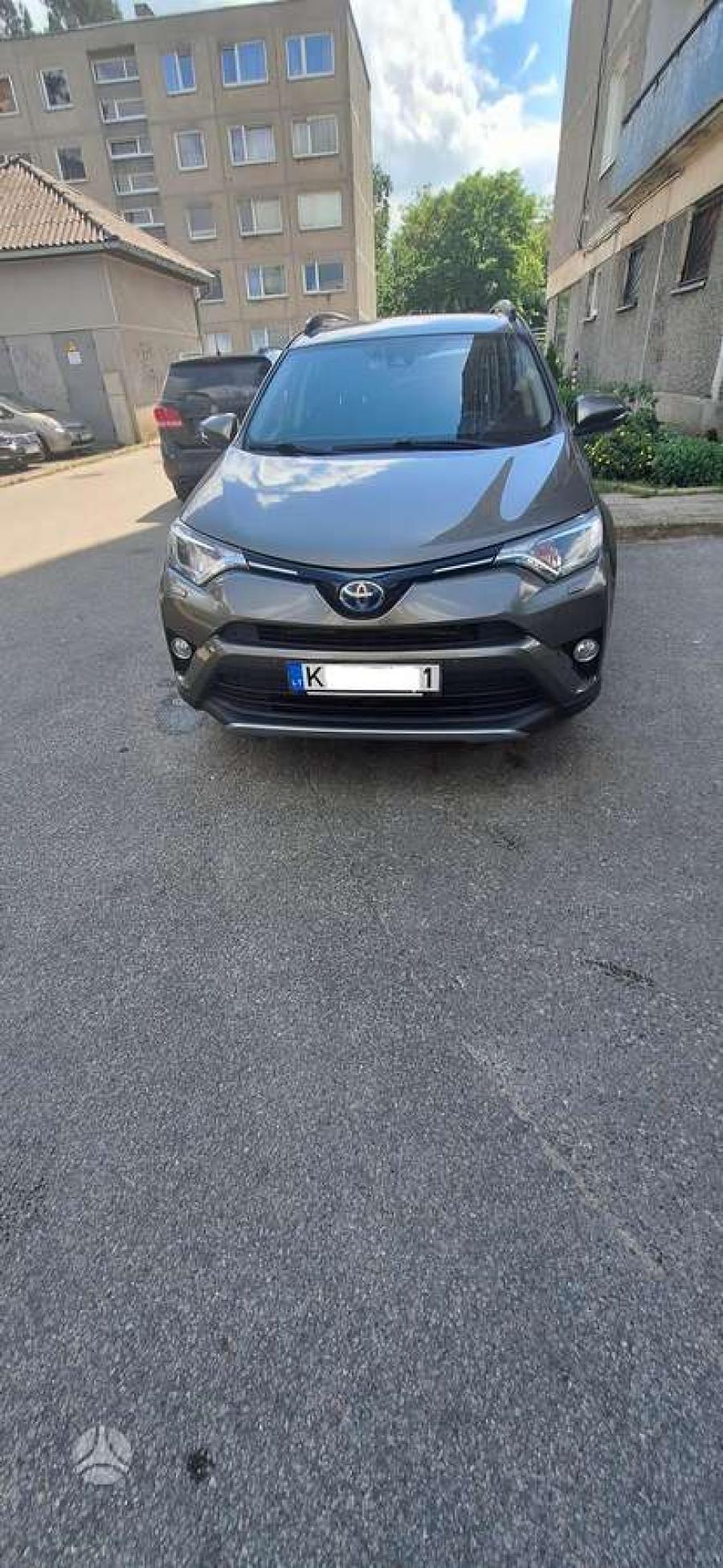 Brown Toyota RAV4 2018 in Vilnius, with an engine capacity of 2.49 L and mileage of 76 thousand km for 19999 €, photo 1 on AUTOMOTO.COM.LV