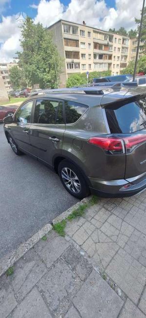 Brown Toyota RAV4 2018 in Vilnius, with an engine capacity of 2.49 L and mileage of 76 thousand km for 19999 €, photo 4 on AUTOMOTO.COM.LV