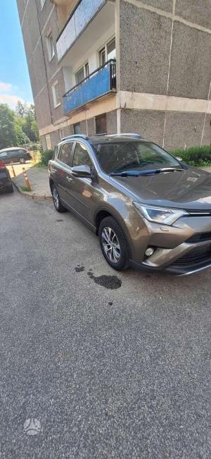 Brown Toyota RAV4 2018 in Vilnius, with an engine capacity of 2.49 L and mileage of 76 thousand km for 19999 €, photo 7 on AUTOMOTO.COM.LV