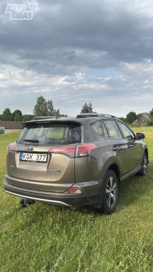Brown Toyota RAV4 2018 in Elektrenai, with an engine capacity of 2.00 L and mileage of 124 thousand km for 18000 €, photo 4 on AUTOMOTO.COM.LV