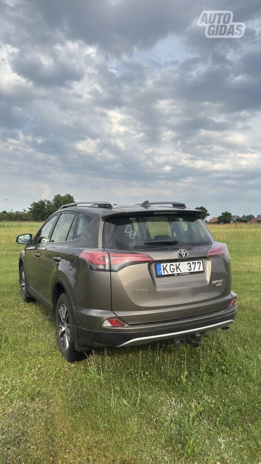 Brown Toyota RAV4 2018 in Elektrenai, with an engine capacity of 2.00 L and mileage of 124 thousand km for 18000 €, photo 5 on AUTOMOTO.COM.LV