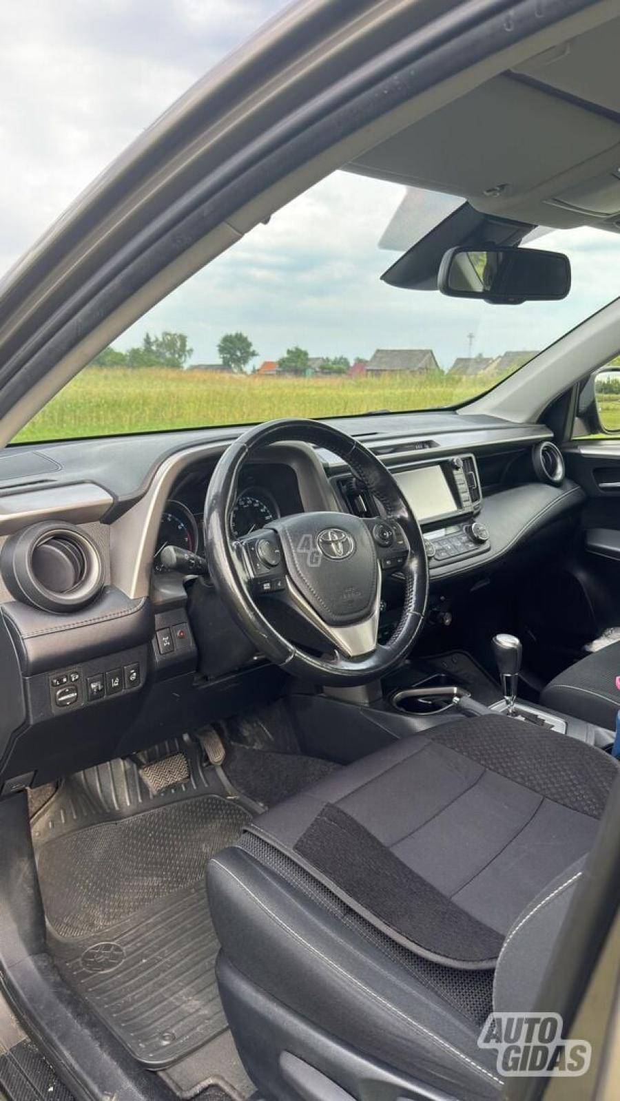 Brown Toyota RAV4 2018 in Elektrenai, with an engine capacity of 2.00 L and mileage of 124 thousand km for 18000 €, photo 6 on AUTOMOTO.COM.LV