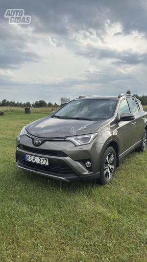Brown Toyota RAV4 2018 in Elektrenai, with an engine capacity of 2.00 L and mileage of 124 thousand km for 17800 €, photo  on AUTOMOTO.COM.LV
