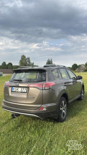 Brūns Toyota RAV4 2018 Elektrėnai, ar dzinēja tilpumu 2.00 L un nobraukumu 124 tūkst. km par 17800 €, foto 4 vietnē AUTOMOTO.COM.LV