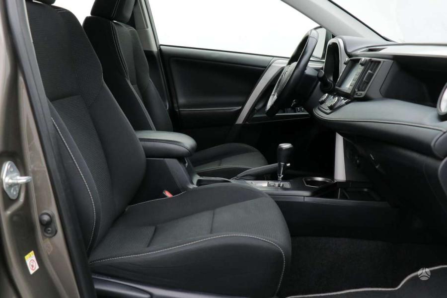 Brūns Toyota RAV4 2018 Viļņa, ar dzinēja tilpumu 2.49 L un nobraukumu 304 tūkst. km par 13900 €, foto 9 vietnē AUTOMOTO.COM.LV