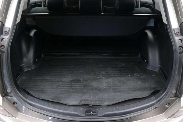 Brown Toyota RAV4 2018 in Vilnius, with an engine capacity of 2.49 L and mileage of 304 thousand km for 13900 €, photo 10 on AUTOMOTO.COM.LV
