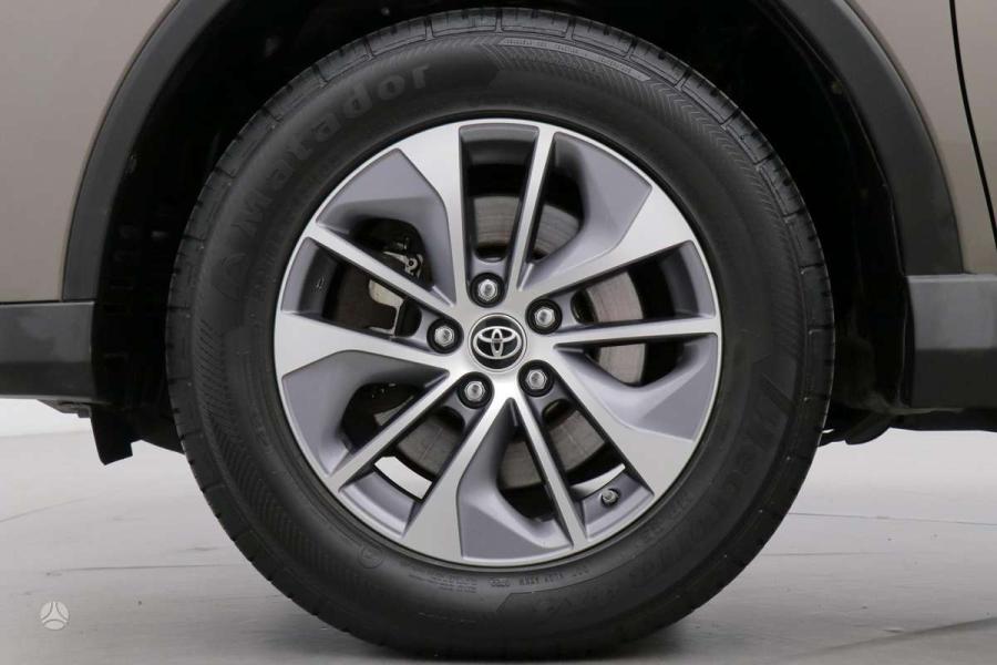 Brūns Toyota RAV4 2018 Viļņa, ar dzinēja tilpumu 2.49 L un nobraukumu 304 tūkst. km par 13900 €, foto 16 vietnē AUTOMOTO.COM.LV