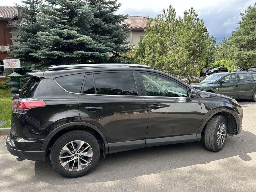 Brūns Toyota RAV4 2018 Viļņa, ar dzinēja tilpumu 1.99 L un nobraukumu 133 tūkst. km par 17200 €, foto 9 vietnē AUTOMOTO.COM.LV