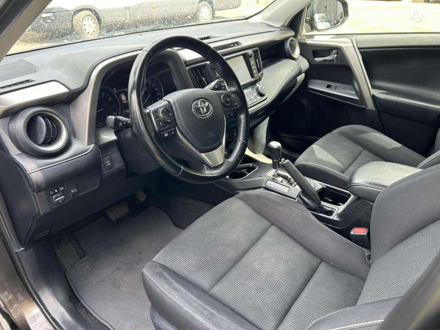 Brūns Toyota RAV4 2018 Viļņa, ar dzinēja tilpumu 1.99 L un nobraukumu 133 tūkst. km par 17200 €, foto 12 vietnē AUTOMOTO.COM.LV