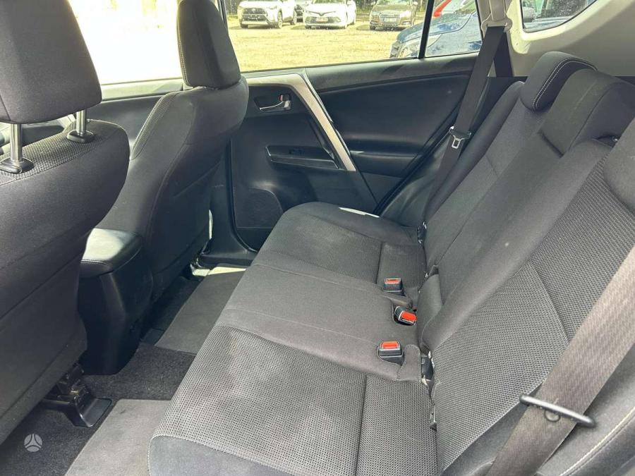 Brūns Toyota RAV4 2018 Viļņa, ar dzinēja tilpumu 1.99 L un nobraukumu 133 tūkst. km par 17200 €, foto 23 vietnē AUTOMOTO.COM.LV