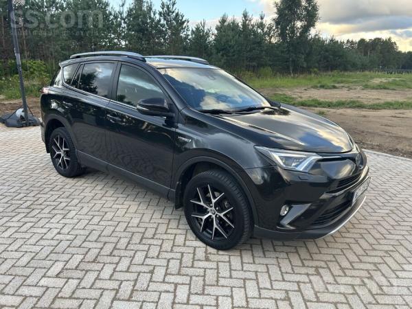 Brown Toyota RAV4 2018 in Riga, with an engine capacity of 2.50 L and mileage of 205 thousand km for 17250 €, photo 1 on AUTOMOTO.COM.LV