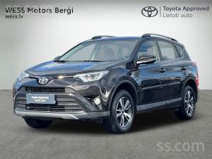 Brown Toyota RAV4 2018 in Riga, with an engine capacity of 2.00 L and mileage of 136 thousand km for 18990 €, photo 1 on AUTOMOTO.COM.LV