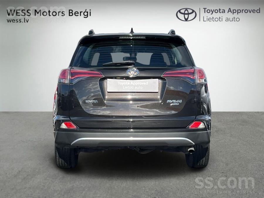 Brūns Toyota RAV4 2018 Rīga, ar dzinēja tilpumu 2.00 L un nobraukumu 136 tūkst. km par 18990 €, foto 5 vietnē AUTOMOTO.COM.LV