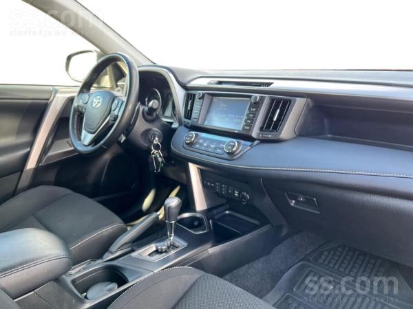 Brūns Toyota RAV4 2018 Rīga, ar dzinēja tilpumu 2.00 L un nobraukumu 136 tūkst. km par 18990 €, foto 7 vietnē AUTOMOTO.COM.LV