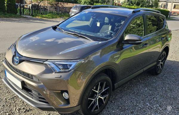 Toyota RAV4 2018 in Siauliai on AUTOMOTO.COM.LV Brown Toyota RAV4 2018 in Siauliai, with an engine capacity of 2.49 L and mileage of 56 thousand km for 20500 €, photo 1 on AUTOMOTO.COM.LV