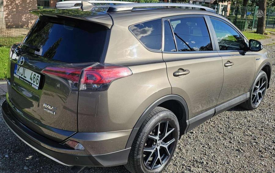 Brūns Toyota RAV4 2018 Šauļi, ar dzinēja tilpumu 2.49 L un nobraukumu 56 tūkst. km par 20500 €, foto 9 vietnē AUTOMOTO.COM.LV