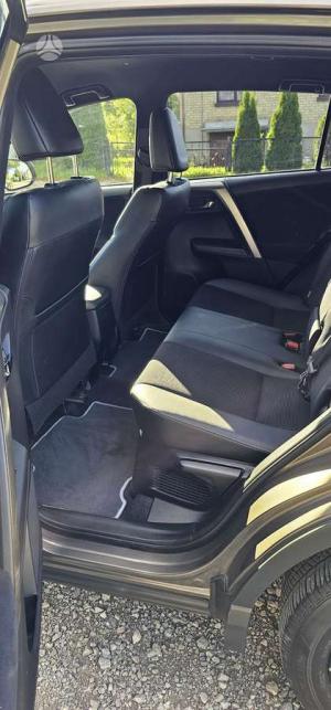 Brūns Toyota RAV4 2018 Šauļi, ar dzinēja tilpumu 2.49 L un nobraukumu 56 tūkst. km par 20500 €, foto 13 vietnē AUTOMOTO.COM.LV