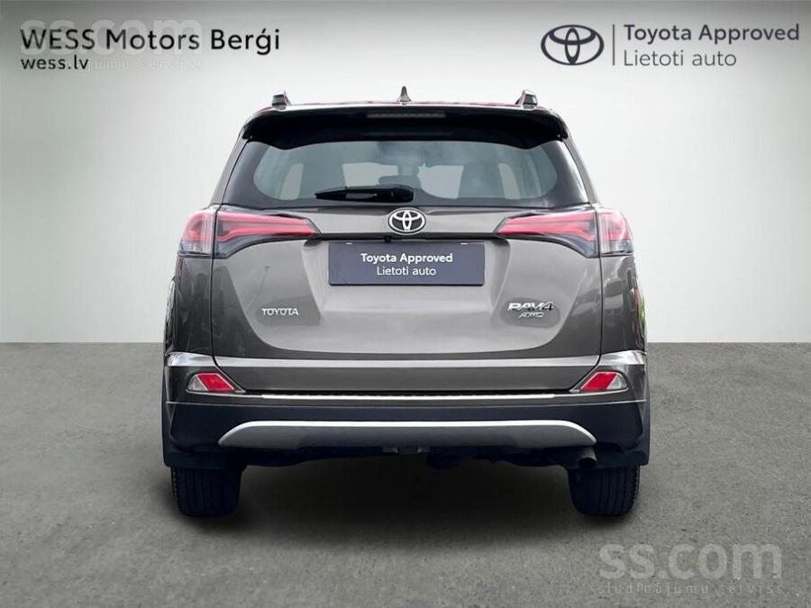Brūns Toyota RAV4 2018 Jelgava, ar dzinēja tilpumu 2.00 L un nobraukumu 105 tūkst. km par 18490 €, foto 5 vietnē AUTOMOTO.COM.LV