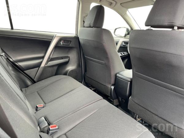 Toyota RAV4 2018 in Jelgava on AUTOMOTO.COM.LV Brown Toyota RAV4 2018 in Jelgava, with an engine capacity of 2.00 L and mileage of 105 thousand km for 18490 €, photo 8 on AUTOMOTO.COM.LV