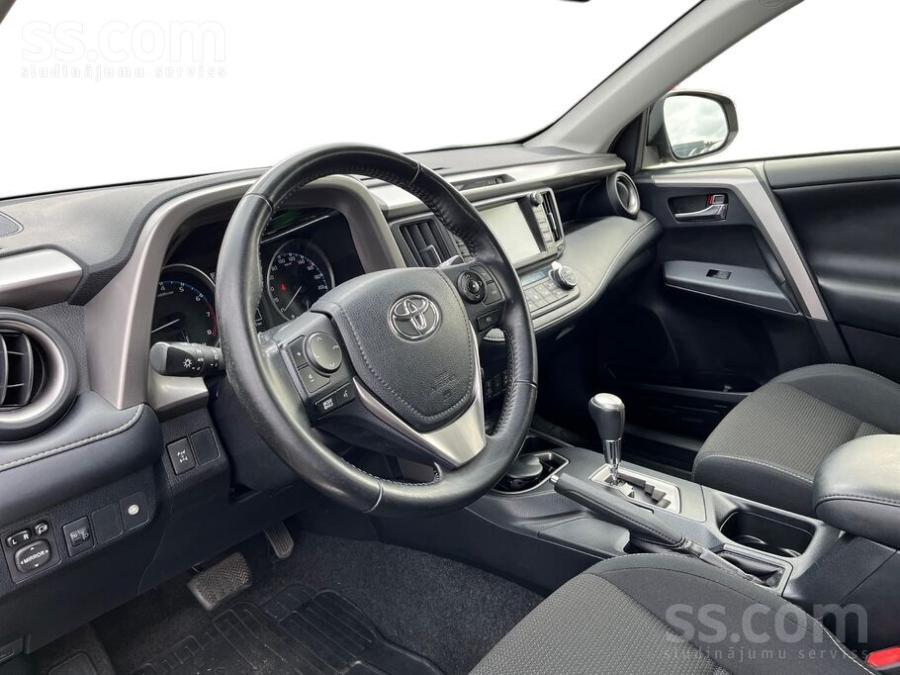 Brūns Toyota RAV4 2018 Jelgava, ar dzinēja tilpumu 2.00 L un nobraukumu 105 tūkst. km par 18490 €, foto 12 vietnē AUTOMOTO.COM.LV