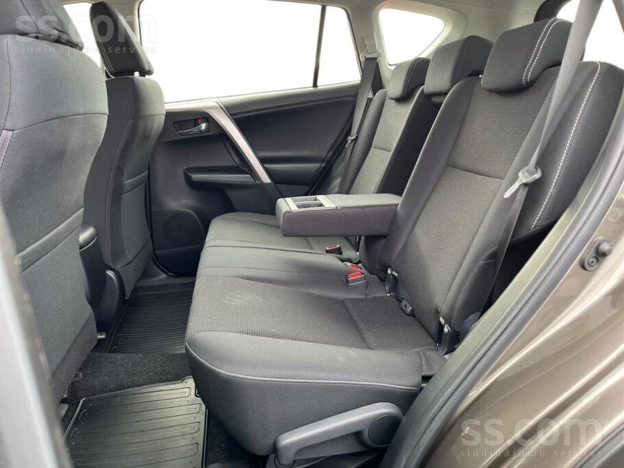 Brūns Toyota RAV4 2018 Jelgava, ar dzinēja tilpumu 2.00 L un nobraukumu 105 tūkst. km par 18490 €, foto 21 vietnē AUTOMOTO.COM.LV