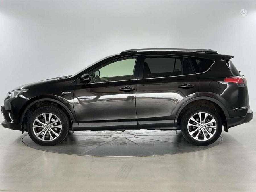 Brown Toyota RAV4 2019 in Vilnius, with an engine capacity of 2.49 L and mileage of 139 thousand km for 24900 €, photo 4 on AUTOMOTO.COM.LV