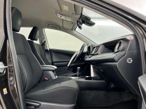 Brown Toyota RAV4 2019 in Vilnius, with an engine capacity of 2.49 L and mileage of 139 thousand km for 24900 €, photo 7 on AUTOMOTO.COM.LV