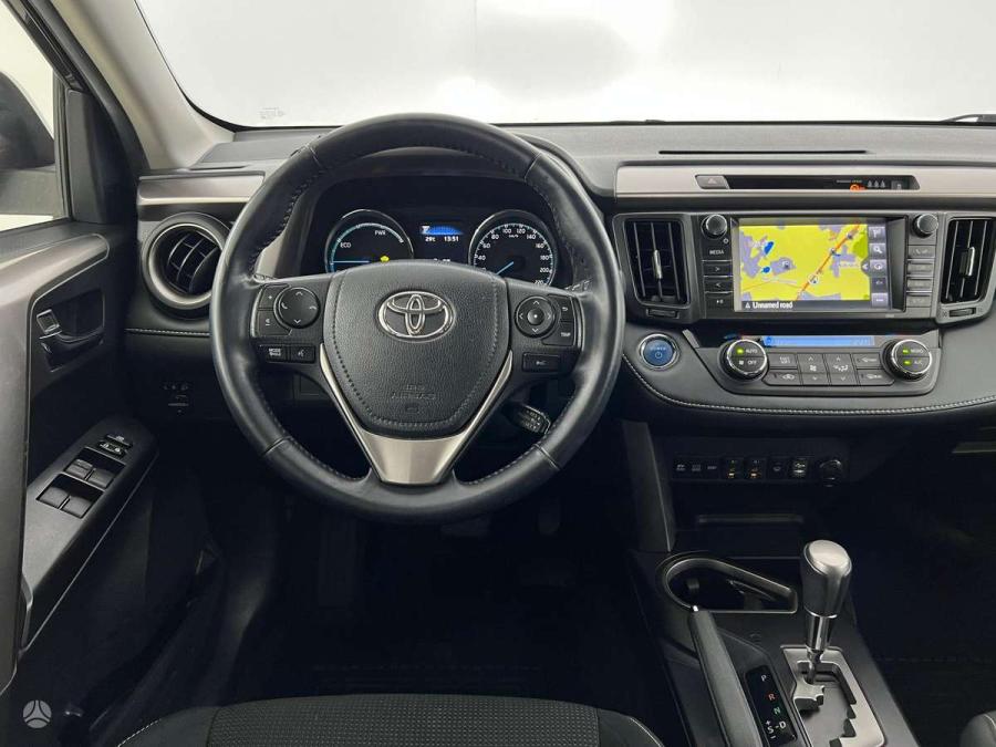 Brown Toyota RAV4 2019 in Vilnius, with an engine capacity of 2.49 L and mileage of 139 thousand km for 24900 €, photo 10 on AUTOMOTO.COM.LV