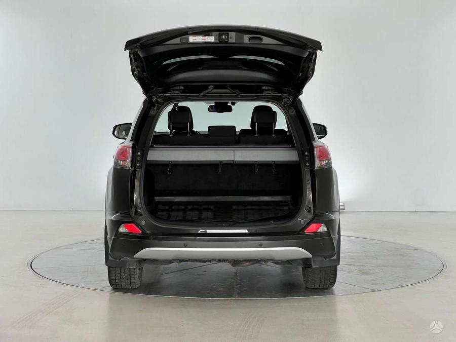 Brown Toyota RAV4 2019 in Vilnius, with an engine capacity of 2.49 L and mileage of 139 thousand km for 24900 €, photo 11 on AUTOMOTO.COM.LV