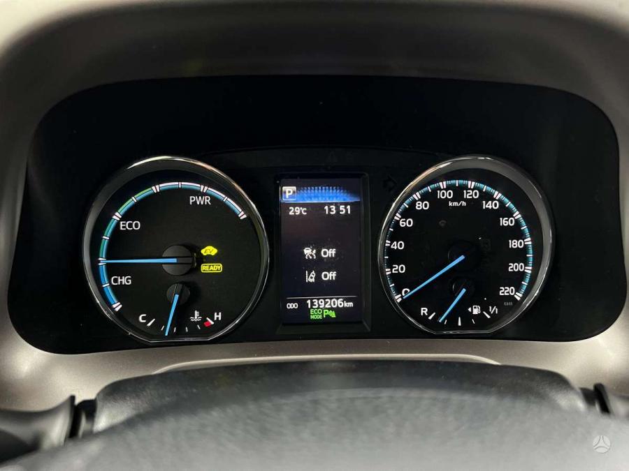 Brown Toyota RAV4 2019 in Vilnius, with an engine capacity of 2.49 L and mileage of 139 thousand km for 24900 €, photo 14 on AUTOMOTO.COM.LV