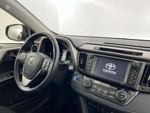Brown Toyota RAV4 2019 in Vilnius, with an engine capacity of 2.49 L and mileage of 139 thousand km for 24900 €, photo 15 on AUTOMOTO.COM.LV