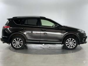 Brown Toyota RAV4 2019 in Vilnius, with an engine capacity of 2.49 L and mileage of 139 thousand km for 24900 €, photo 17 on AUTOMOTO.COM.LV