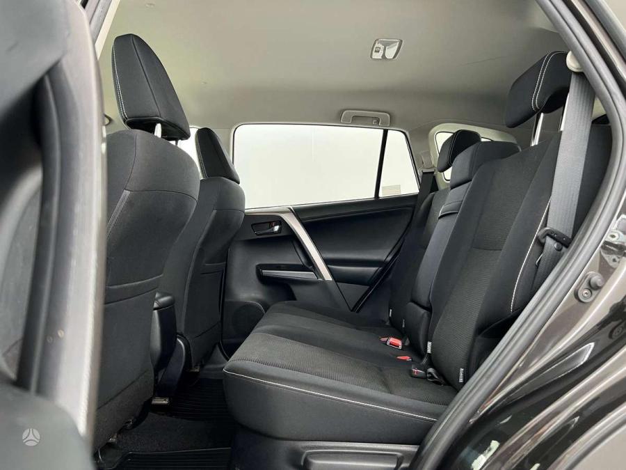 Brown Toyota RAV4 2019 in Vilnius, with an engine capacity of 2.49 L and mileage of 139 thousand km for 24900 €, photo 20 on AUTOMOTO.COM.LV