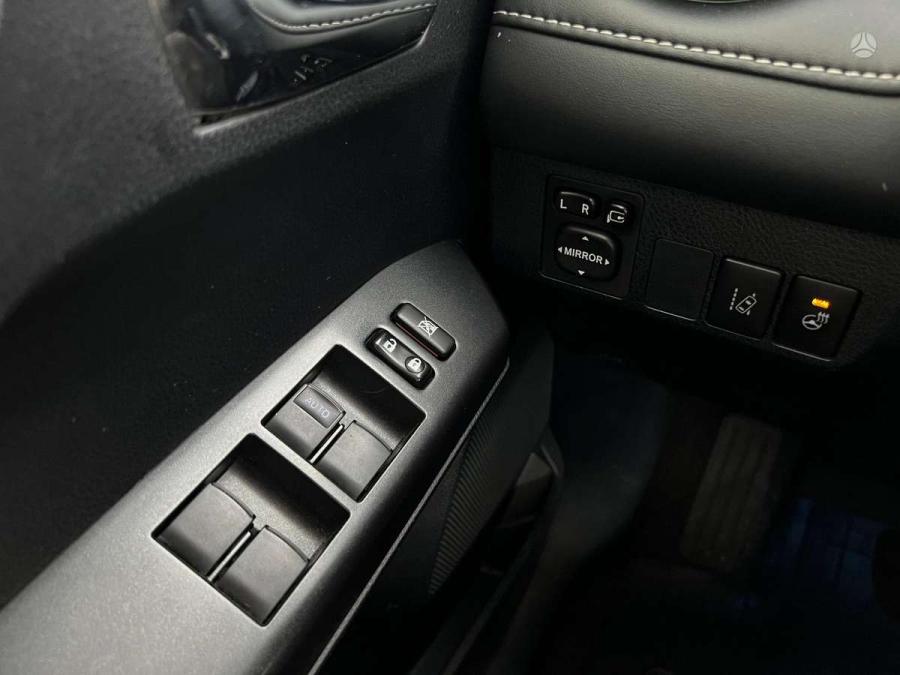 Brown Toyota RAV4 2019 in Vilnius, with an engine capacity of 2.49 L and mileage of 139 thousand km for 24900 €, photo 24 on AUTOMOTO.COM.LV