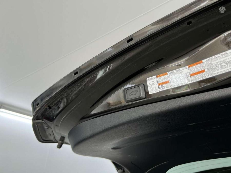 Brown Toyota RAV4 2019 in Vilnius, with an engine capacity of 2.49 L and mileage of 139 thousand km for 24900 €, photo 25 on AUTOMOTO.COM.LV