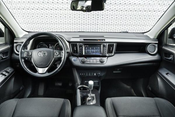 Toyota RAV4 2019 Mārupe vietnē Brūns Toyota RAV4 2019 Mārupe, ar dzinēja tilpumu 2.50 L un nobraukumu 133 tūkst. km par 17500 €, foto 7 vietnē AUTOMOTO.COM.LV