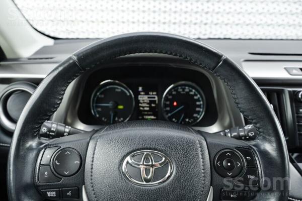 Toyota RAV4 2019 Rīga vietnē Brūns Toyota RAV4 2019 Rīga, ar dzinēja tilpumu 2.50 L un nobraukumu 133 tūkst. km par 17500 €, foto 10 vietnē AUTOMOTO.COM.LV