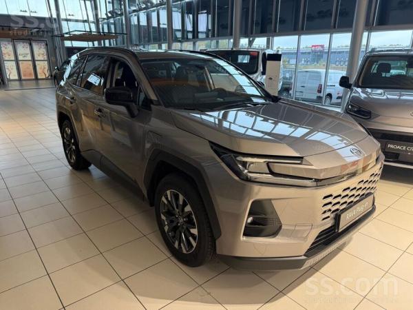 Тойота РАВ 4 2026 в Рига на AUTOMOTO.COM.LV Коричневый Тойота РАВ 4 2026 в Рига, объемом двигателя 2.50 л и пробегом 0 тыс. км за 46550 €, фото 4 на AUTOMOTO.COM.LV