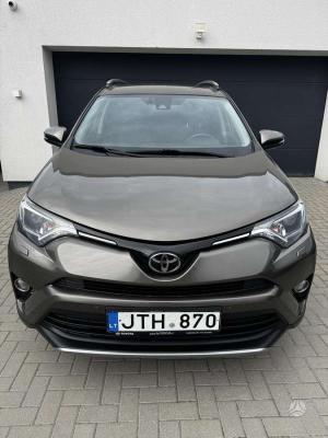 Brown Toyota RAV4 2017 in Kaunas, with an engine capacity of 2.00 L and mileage of 175 thousand km for 15500 €, photo 3 on AUTOMOTO.COM.LV