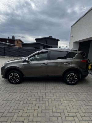 Brown Toyota RAV4 2017 in Kaunas, with an engine capacity of 2.00 L and mileage of 175 thousand km for 15500 €, photo 4 on AUTOMOTO.COM.LV