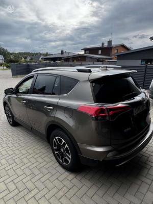Brown Toyota RAV4 2017 in Kaunas, with an engine capacity of 2.00 L and mileage of 175 thousand km for 15500 €, photo 5 on AUTOMOTO.COM.LV
