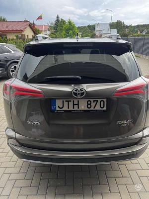 Brown Toyota RAV4 2017 in Kaunas, with an engine capacity of 2.00 L and mileage of 175 thousand km for 15500 €, photo 6 on AUTOMOTO.COM.LV