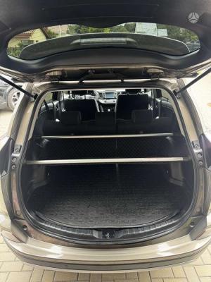Brown Toyota RAV4 2017 in Kaunas, with an engine capacity of 2.00 L and mileage of 175 thousand km for 15500 €, photo 8 on AUTOMOTO.COM.LV