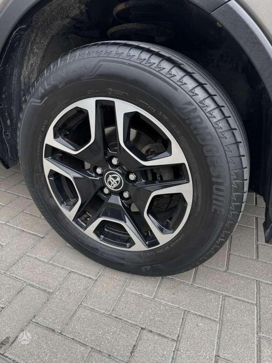 Brown Toyota RAV4 2017 in Kaunas, with an engine capacity of 2.00 L and mileage of 175 thousand km for 15500 €, photo 9 on AUTOMOTO.COM.LV