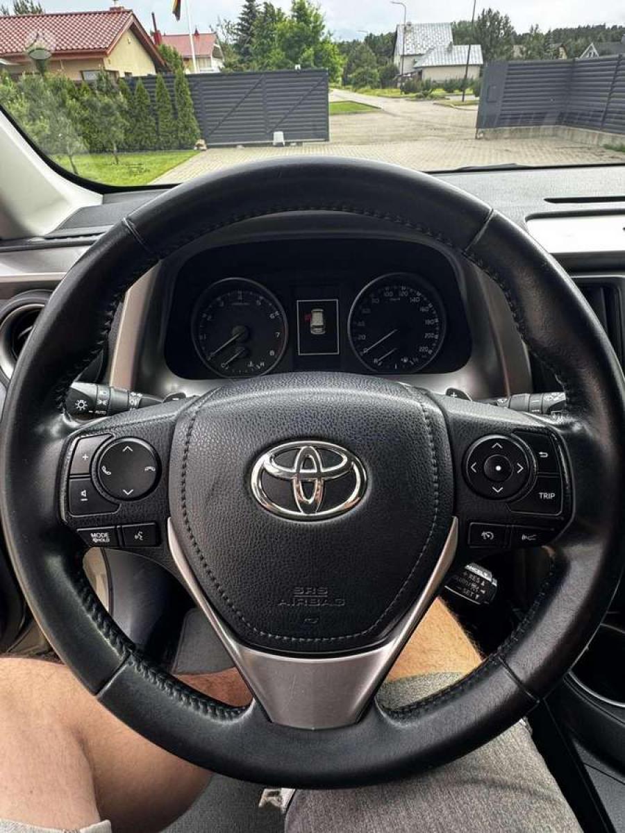 Brown Toyota RAV4 2017 in Kaunas, with an engine capacity of 2.00 L and mileage of 175 thousand km for 15500 €, photo 10 on AUTOMOTO.COM.LV