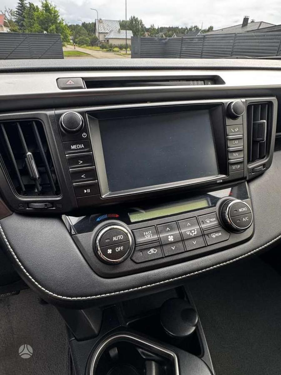 Brown Toyota RAV4 2017 in Kaunas, with an engine capacity of 2.00 L and mileage of 175 thousand km for 15500 €, photo 11 on AUTOMOTO.COM.LV